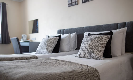 English Gardens & Stately Past